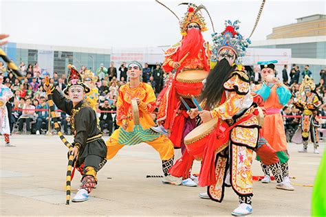 Чэндүгийн олон улсын биет бус соёлын өвийн 8 дахь наадам нээлтээ хийлээ