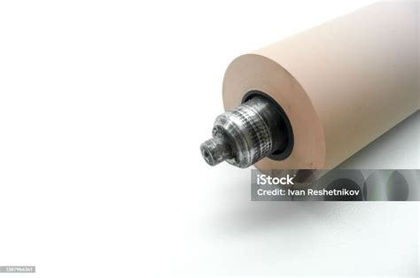 플렉소그래피 인쇄 기계를 위한 아닐록스 롤러 잉크를 인쇄 롤러로 전송하기 위한 래스터 실린더 선택적 초점 흰색에 고립 Cmyk에