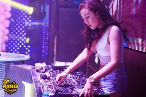 7 Female DJ Profesional Paling Cantik Di Indonesia ViralBerita