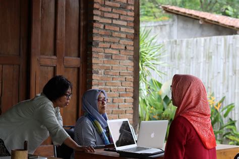 Gender Dan Teknologi Digital Sri Institute