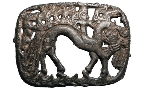 ⚖Экспонат от судебного пристава Бронзовая ажурная пластина в пермском зверином стиле изображает