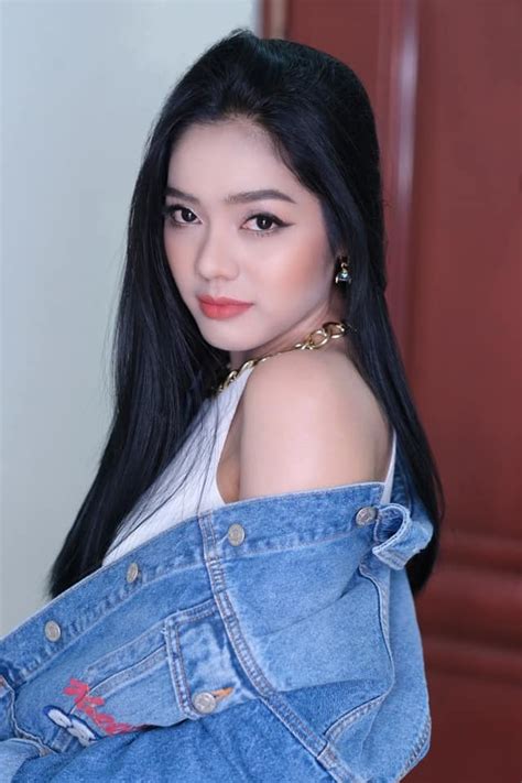 កំពូលតារាស្រីរមទម្យ ទោះកាលៈទេសៈណាក៏ សុខ ស្រីនាង មិនខ្ចីស្លៀកស៊ិចស៊ី Khmerload Cambodia