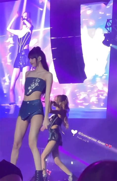 熱帖LISA巡演身材變了被審判人間芭比被指為瘋馬秀豐臀練大腿 SarangOppa