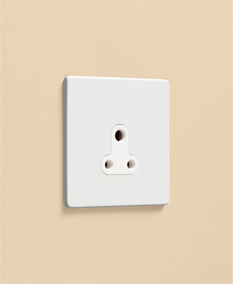 White Round Pin Socket For Bars Restaurants