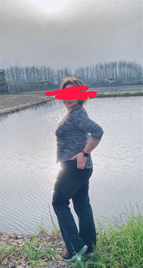 مامان یه فمبوی که دوسداره عکسای مامانشو پخش کنم