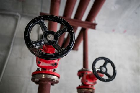 깨끗한 라인 흰색 물 파이프 급수 시스템 파이프 엔지니어 지하 콘도에서 설계 0명에 대한 스톡 사진 및 기타 이미지 0명 강철 공장 산업 건물 Istock