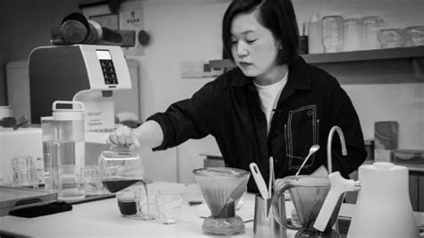 ရှန်ဟိုင်းမြို့ ကော်ဖီဆိုင်ထိုင်တဲ့ဓလေ့ ဘယ်လို လူကြိုက်များလာသလဲ Bbc News မြန်မာ