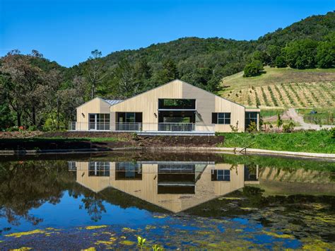 Tyreus Design Studio Wraps Open Air Sonoma Farm House In Wood