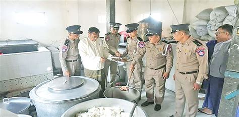 ဖျာပုံအကျဉ်းထောင်အား မြန်မာနိုင်ငံအမျိုးသား လူ့အခွင့်အရေးကော်မရှင်အဖွဲ့ဝင် ဦးတင်အောင် ကြည့်ရှုစစ