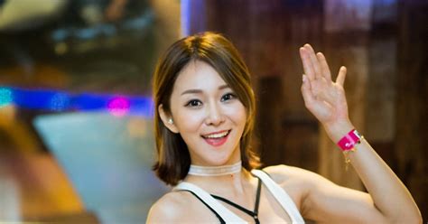[포토]뒤태 미녀들의 크루즈 비키니 파티 22