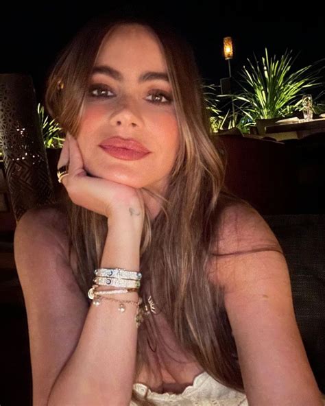 Agts Sofia Vergara 51 Almost Busts Out Of Plunging 750 Dress On
