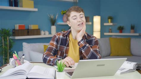 Student With Braces Has A Toothache 33549512 Stock Video At Vecteezy