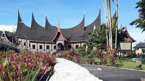 Museum Bustanil Arifin Lokasi Jam Buka Htm Dan Fasilitas