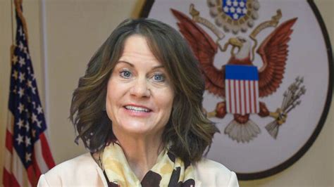 კელი დეგნანს რობინ დანიგანი შეცვლის მედიაცენტრი მთავარი Mtavari