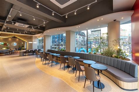 할리스 도심 속 휴식 공간 ‘신촌역점 열어