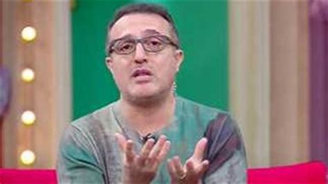 الإعلامي شريف مدكور يثير الجدل بسبب عزوفه عن الزواج والإنجاب الموجز