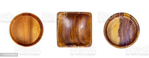 빈 갈색 사각형과 흰색 배경에 고립 된 둥근 나무 그릇의 상단 전망이 가까이에 있습니다 0명에 대한 스톡 사진 및 기타 이미지 0명 가정 생활 갈색 Istock