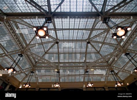 Chicago Illinois Usa Skylight In The Lobby Of The Rookery Building