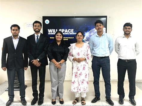 Linkedinforcreators Mba Iiitlucknow Professionalcommunication Digitalbusinessmanagement