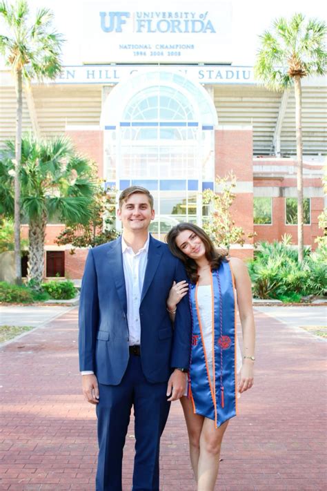 Uf Gradaution Grad Photoshoot Grad Photos Couple College Grad Pictures