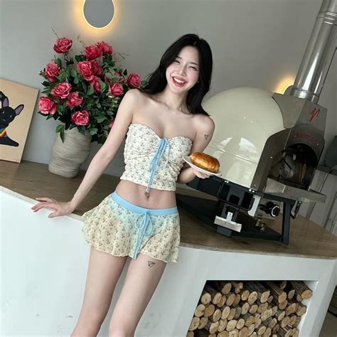 Super Cute Korean Purchase Bear Two Piece Swimsuit Tube Top Sexy Girl