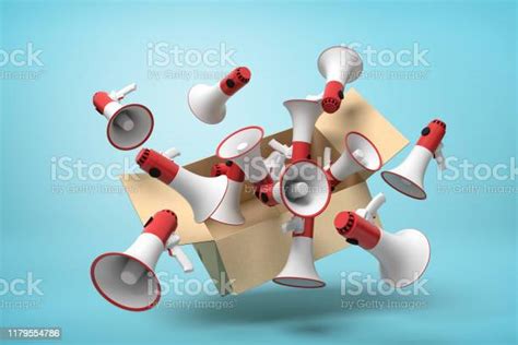 파란색 배경에 밖으로 날아 와 떠있는 빨간색과 흰색 메가 폰의 전체 공기에 골판지 상자의 3d 렌더링 3차원 형태에 대한 스톡 사진 및 기타 이미지 Istock