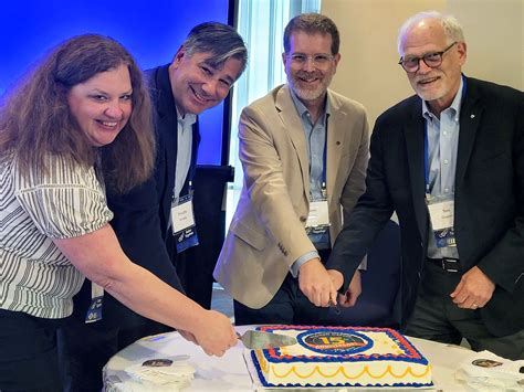 Quantum Computers Enter Data Centers Ieee Spectrum