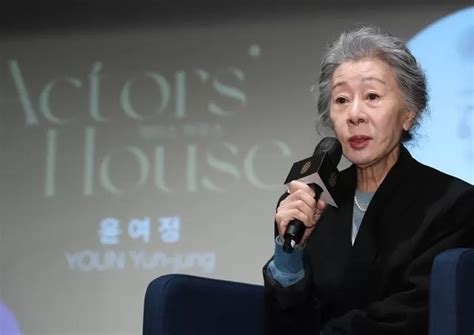 윤여정 23년 만에 첫째 아들 동성애자 ‘커밍아웃 공개 “뉴욕서 결혼해”