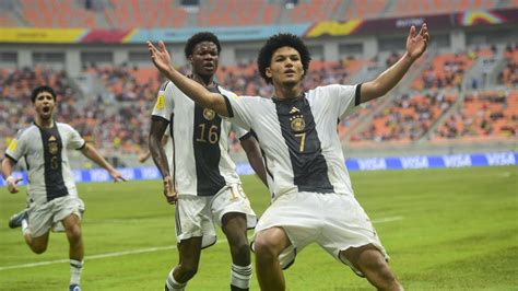 Elfer Drama U Junioren K Mpfen Sich Ins Wm Finale