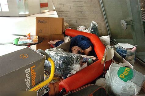 幸福终点站原型人物突发心梗去世曾被困18年最终死在机场 腾讯新闻