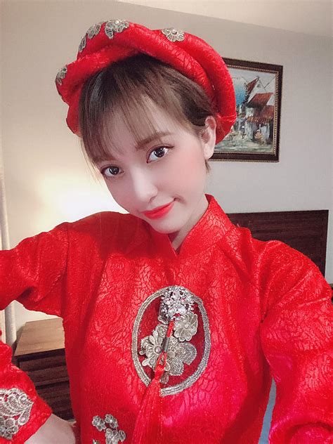 Đăng clip chị chị em em gái xinh bỗng chốc nổi như cồn được phong thành idol Gun Gun thế