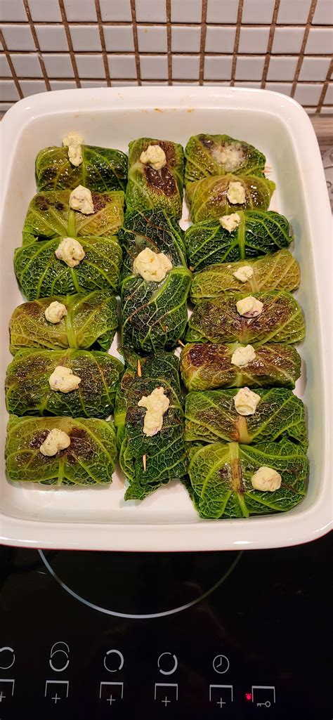 Wirsing Rouladen Mit Soja Maronen Walnuss Füllung Und Kräutermagarine R Vegande