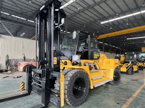 중국 맞춤형 15톤 대형 지게차 컨테이너 핸들러 제조업체 및 공장 Socma