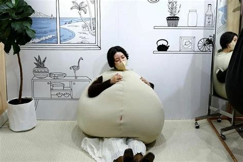 Japanese Wearable Beanbag Pillow Offers Cushioned Comfort