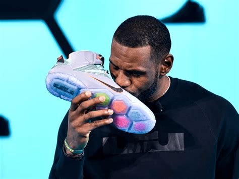 Lebron James Signature Shoe Line De Nike Retour Sur Plus De 20 Ans De