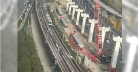 上海地鐵施工意外吊臂砸落軌道 列車來不及煞車直撞上