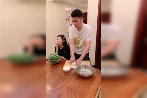 让你干点活就唧唧歪歪的上回帮隔壁女邻居搬家看你可勤快 邻居