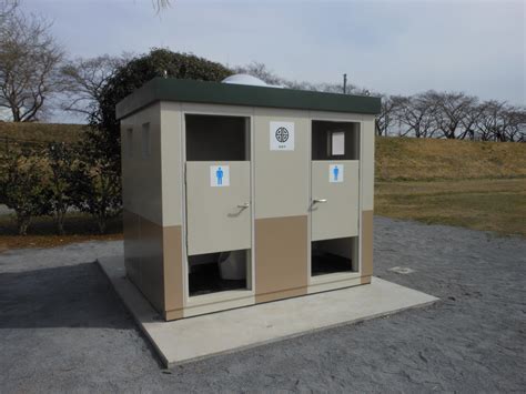 公園河川敷などの公衆トイレ仮設トイレ屋外トイレ簡易トイレユニットは三晃商事株式会社