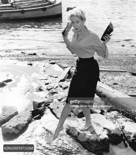 Liz Fraser Feet Aznudefeet