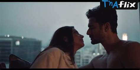 Shruti Srivastava Bikini Scene In Dharavi Bank