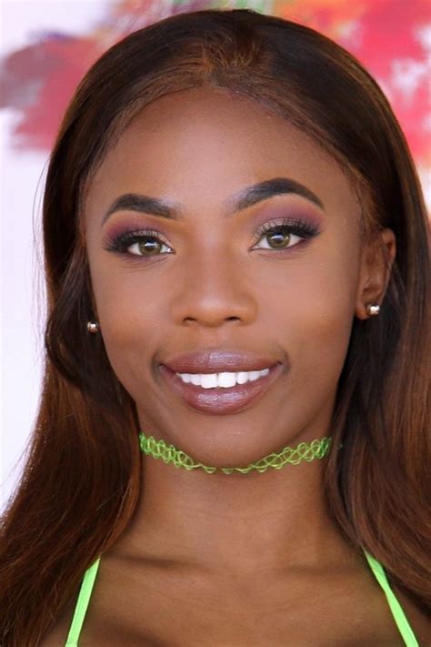 Sarah Banks 2025 Nadia Max