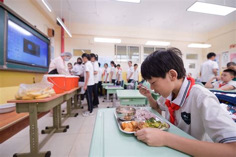 北京中小学将设立食品安全总监,师生家长将参与 菜单”制定 北京中小学将设立食品安全总监,师生家长将参与 菜单”制定