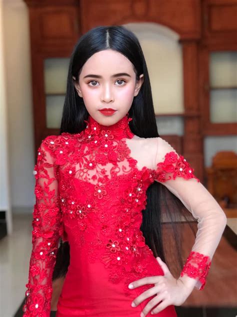 កុមារី ល្អហួស ក្មួយស្រី កញ្ញាដេនីក្វាន់ កាន់តែមានសម្រស់ស្រស់ស្អាត និងសមត្ថភាពសិល្បៈមិនធម្មតា