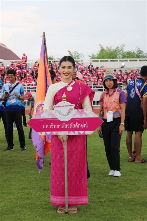 ผู้อำนวยการศูนย์ส่งเสริมวัฒนธรรมและการกีฬา นำทัพนักกีฬา ร่วมพิธีเปิดกีฬาบุคลากรมหาวิทยาลัยแห่ง