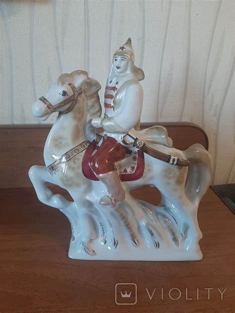 Фарфорова фігурка Будьоний на коні «violity