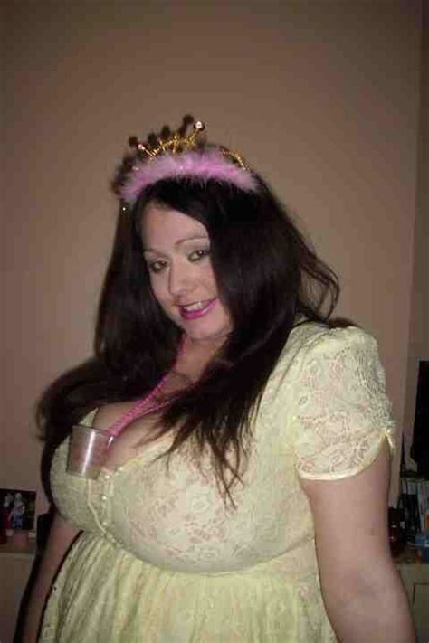 I Had To Do Walk Of Shame At Theme Park As My Big Boobs Wouldnt Fit On