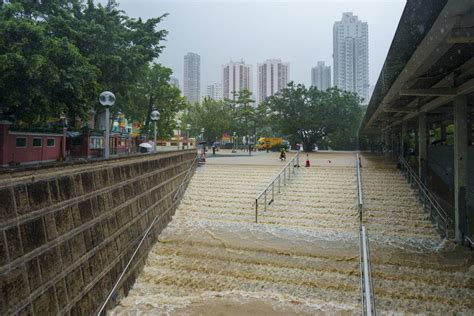 香港遇139年来特大暴雨：积水倒灌地铁商场停车场 搜狐大视野 搜狐新闻