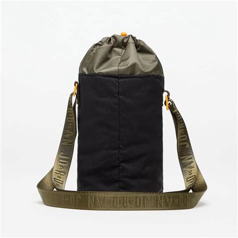 Nike Jordan ナイキ ジョーダン ボトルカバー ボトルホルダー 水筒カバー 9a0594 E6f オリーブ Jordan Wb 9a0594 E6f Cheek By