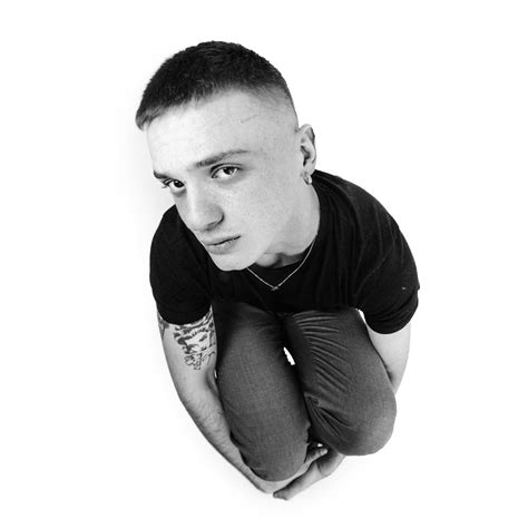 Olly Biografia Storia Carriera E Canzoni Del Rapper Genovese Federico Olivieri