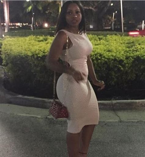 Random Sexy Females Shesfreaky